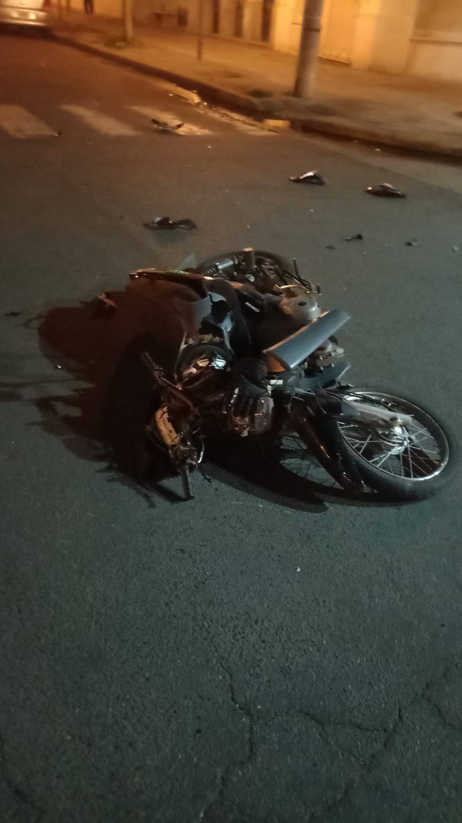 UN MOTOCICLISTA LESIONADO AL CHOCAR AL MEDIO A UNA CAMIONETA EN LA ZONA ...